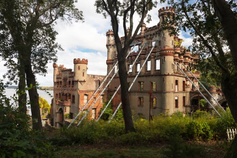 Exploring the Abandoned Bannerman Castle on an Island in the Hudson ...