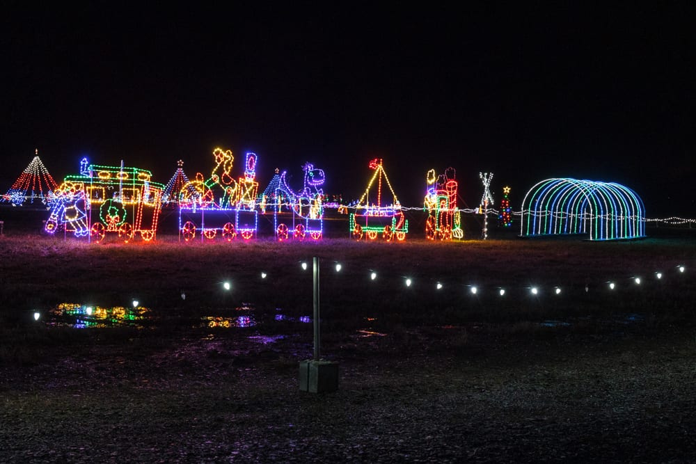 Twinkle Town in Elmira: What It's Like to to Drive Through Their ...