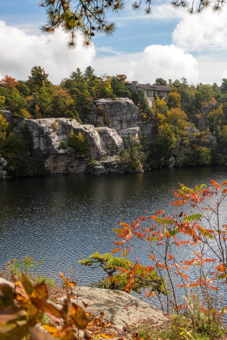 Hiking the Lake Minnewaska Trail at Minnewaska State Park Preserve ...